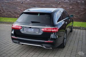 Black Mercedes-Benz E 300 2020 in Kaunas, with an engine capacity of 2.00 L and mileage of 204 thousand km for 23950 €, photo 13 on AUTOMOTO.COM.LV