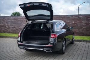 Black Mercedes-Benz E 300 2020 in Kaunas, with an engine capacity of 2.00 L and mileage of 204 thousand km for 23950 €, photo 15 on AUTOMOTO.COM.LV