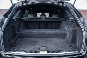 Black Mercedes-Benz E 300 2020 in Kaunas, with an engine capacity of 2.00 L and mileage of 204 thousand km for 23950 €, photo 16 on AUTOMOTO.COM.LV