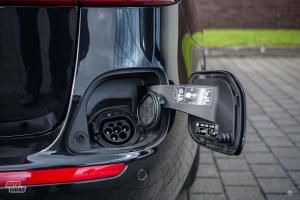 Black Mercedes-Benz E 300 2020 in Kaunas, with an engine capacity of 2.00 L and mileage of 204 thousand km for 23950 €, photo 17 on AUTOMOTO.COM.LV
