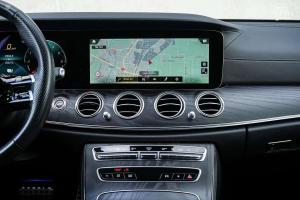 Black Mercedes-Benz E 300 2020 in Kaunas, with an engine capacity of 2.00 L and mileage of 204 thousand km for 23950 €, photo 22 on AUTOMOTO.COM.LV