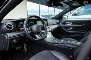 Black Mercedes-Benz E 300 2020 in Kaunas, with an engine capacity of 2.00 L and mileage of 204 thousand km for 23950 €, photo 29 on AUTOMOTO.COM.LV