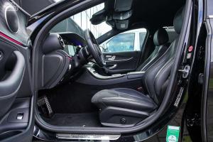 Black Mercedes-Benz E 300 2020 in Kaunas, with an engine capacity of 2.00 L and mileage of 204 thousand km for 23950 €, photo 30 on AUTOMOTO.COM.LV