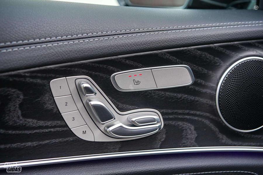 Black Mercedes-Benz E 300 2020 in Kaunas, with an engine capacity of 2.00 L and mileage of 204 thousand km for 23950 €, photo 33 on AUTOMOTO.COM.LV