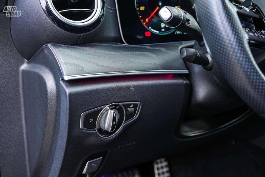 Black Mercedes-Benz E 300 2020 in Kaunas, with an engine capacity of 2.00 L and mileage of 204 thousand km for 23950 €, photo 35 on AUTOMOTO.COM.LV