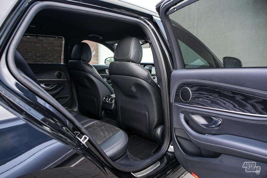 Black Mercedes-Benz E 300 2020 in Kaunas, with an engine capacity of 2.00 L and mileage of 204 thousand km for 23950 €, photo 38 on AUTOMOTO.COM.LV