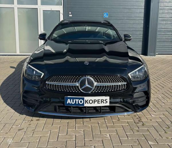 Black Mercedes-Benz E 300 2020 in Kaunas, with an engine capacity of 1.95 L and mileage of 176 thousand km for 23800 €, photo 2 on AUTOMOTO.COM.LV