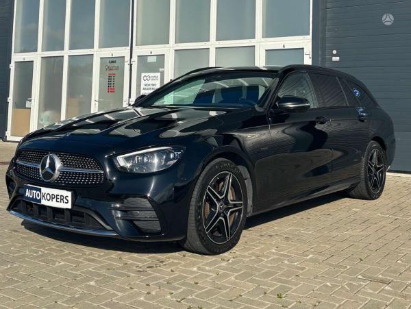 Black Mercedes-Benz E 300 2020 in Kaunas, with an engine capacity of 1.95 L and mileage of 176 thousand km for 23800 €, photo 3 on AUTOMOTO.COM.LV