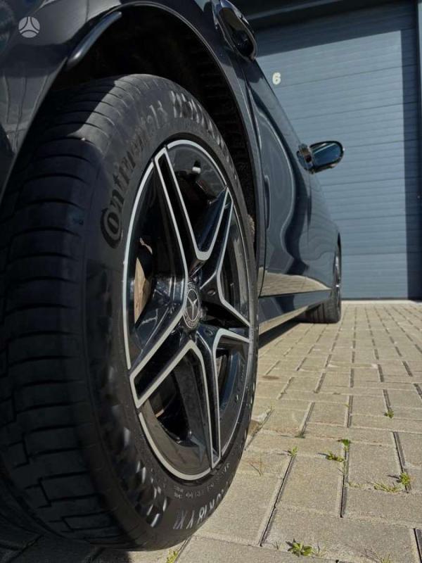 Black Mercedes-Benz E 300 2020 in Kaunas, with an engine capacity of 1.95 L and mileage of 176 thousand km for 23800 €, photo 7 on AUTOMOTO.COM.LV