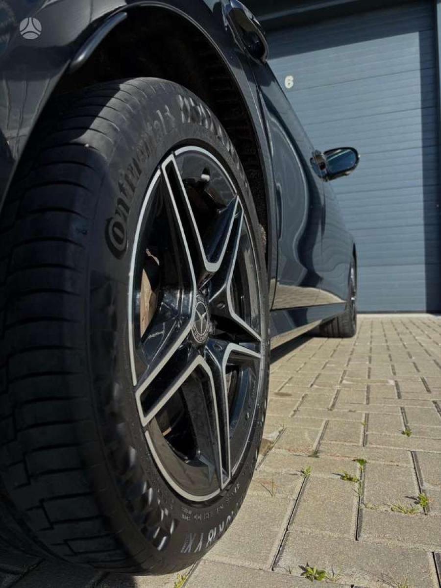 Black Mercedes-Benz E 300 2020 in Kaunas, with an engine capacity of 1.95 L and mileage of 176 thousand km for 23800 €, photo 8 on AUTOMOTO.COM.LV