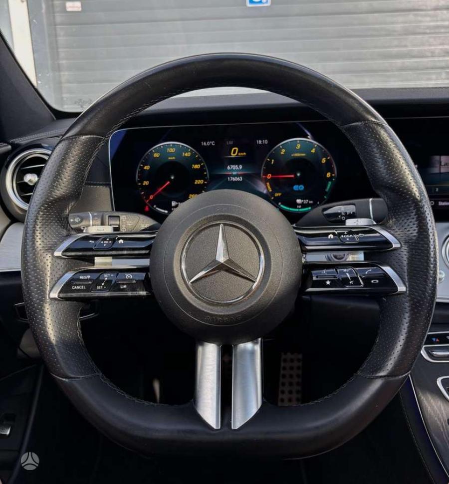 Black Mercedes-Benz E 300 2020 in Kaunas, with an engine capacity of 1.95 L and mileage of 176 thousand km for 23800 €, photo 14 on AUTOMOTO.COM.LV