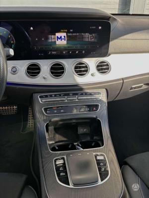 Black Mercedes-Benz E 300 2020 in Kaunas, with an engine capacity of 1.95 L and mileage of 176 thousand km for 23800 €, photo 17 on AUTOMOTO.COM.LV