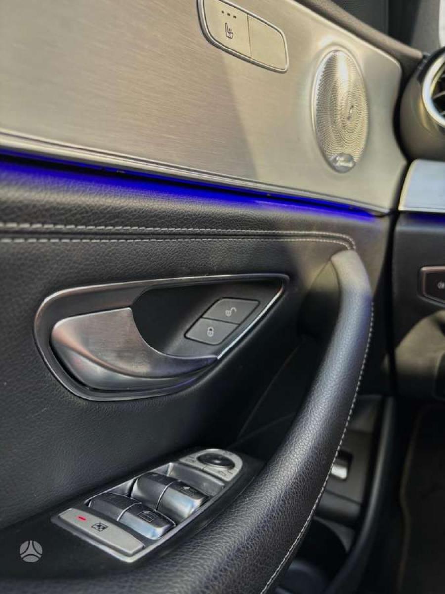 Black Mercedes-Benz E 300 2020 in Kaunas, with an engine capacity of 1.95 L and mileage of 176 thousand km for 23800 €, photo 19 on AUTOMOTO.COM.LV