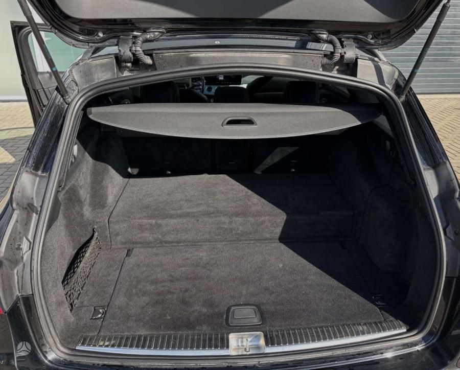 Black Mercedes-Benz E 300 2020 in Kaunas, with an engine capacity of 1.95 L and mileage of 176 thousand km for 23800 €, photo 23 on AUTOMOTO.COM.LV
