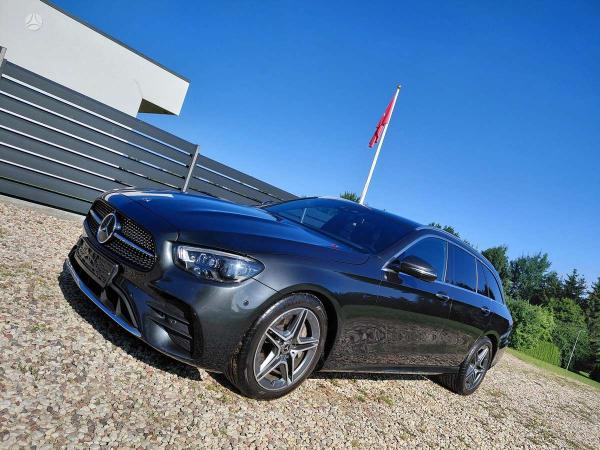 Black Mercedes-Benz E 300 2020 in Vilkaviskis, with an engine capacity of 1.95 L and mileage of 221 thousand km for 21800 €, photo 2 on AUTOMOTO.COM.LV