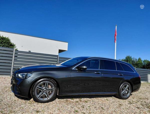 Black Mercedes-Benz E 300 2020 in Vilkaviskis, with an engine capacity of 1.95 L and mileage of 221 thousand km for 21800 €, photo 6 on AUTOMOTO.COM.LV