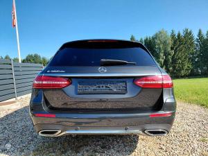 Black Mercedes-Benz E 300 2020 in Vilkaviskis, with an engine capacity of 1.95 L and mileage of 221 thousand km for 21800 €, photo 12 on AUTOMOTO.COM.LV