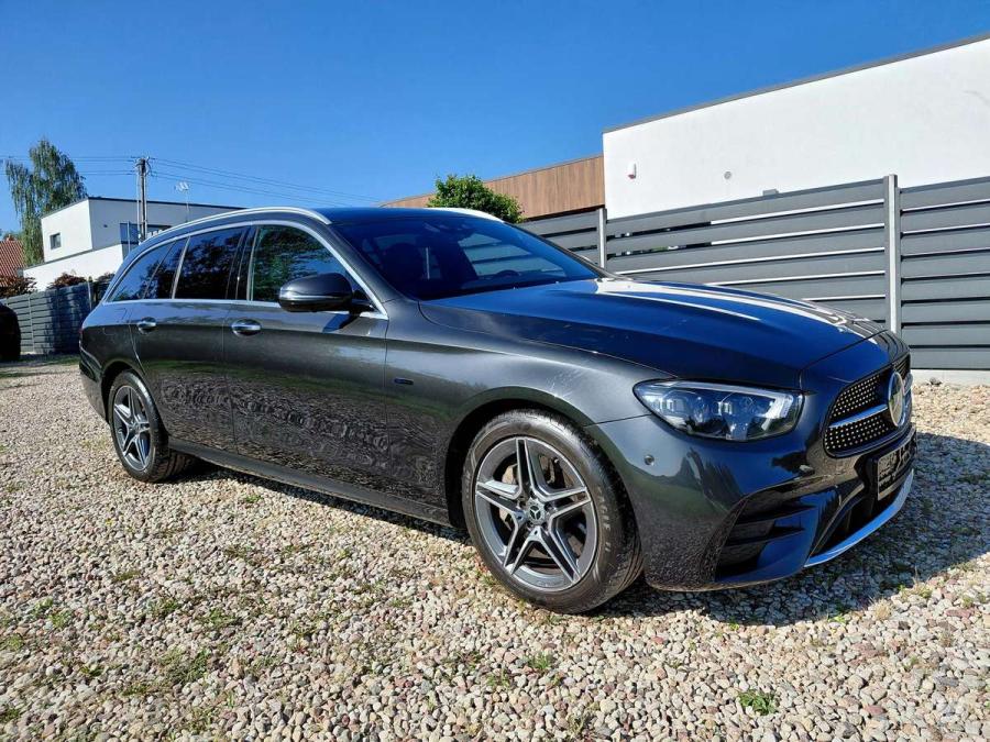 Black Mercedes-Benz E 300 2020 in Vilkaviskis, with an engine capacity of 1.95 L and mileage of 221 thousand km for 21800 €, photo 15 on AUTOMOTO.COM.LV