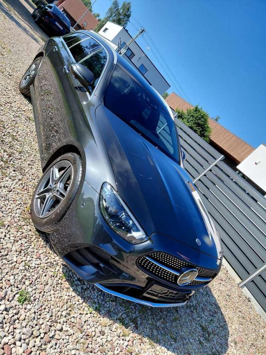 Black Mercedes-Benz E 300 2020 in Vilkaviskis, with an engine capacity of 1.95 L and mileage of 221 thousand km for 21800 €, photo 16 on AUTOMOTO.COM.LV