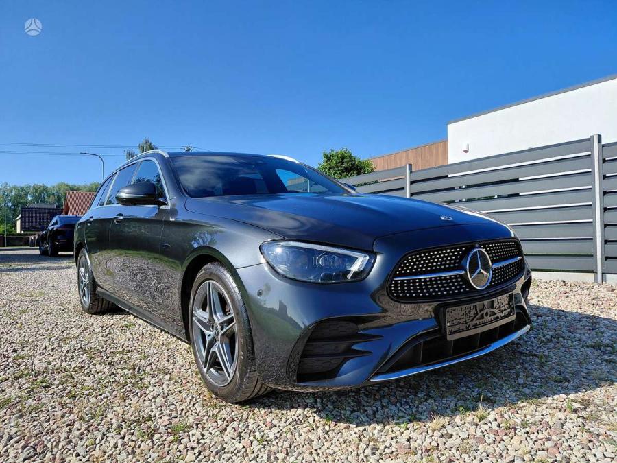 Black Mercedes-Benz E 300 2020 in Vilkaviskis, with an engine capacity of 1.95 L and mileage of 221 thousand km for 21800 €, photo 19 on AUTOMOTO.COM.LV