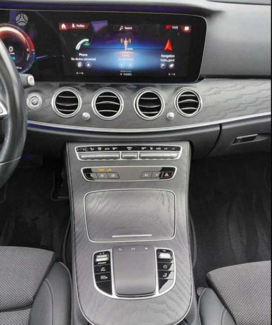 Black Mercedes-Benz E 300 2020 in Vilkaviskis, with an engine capacity of 1.95 L and mileage of 221 thousand km for 21800 €, photo 28 on AUTOMOTO.COM.LV