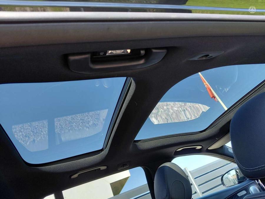 Black Mercedes-Benz E 300 2020 in Vilkaviskis, with an engine capacity of 1.95 L and mileage of 221 thousand km for 21800 €, photo 41 on AUTOMOTO.COM.LV