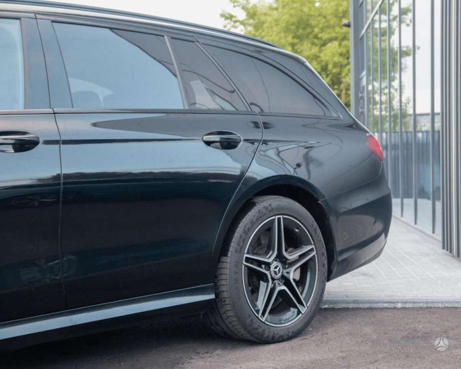 Melns Mercedes-Benz E 300 2020 Kauņa, ar dzinēja tilpumu 1.95 L un nobraukumu 176 tūkst. km par 23800 €, foto 6 vietnē AUTOMOTO.COM.LV