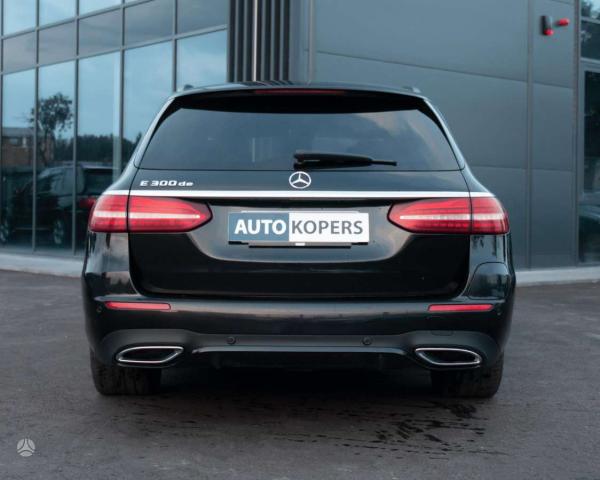 Melns Mercedes-Benz E 300 2020 Kauņa, ar dzinēja tilpumu 1.95 L un nobraukumu 176 tūkst. km par 23800 €, foto 8 vietnē AUTOMOTO.COM.LV