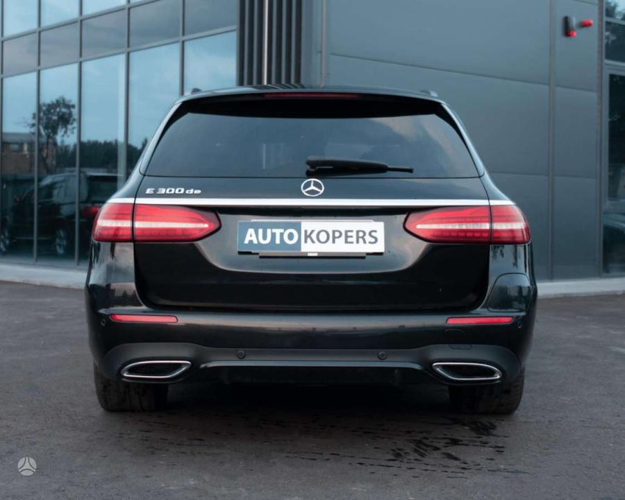 Melns Mercedes-Benz E 300 2020 Kauņa, ar dzinēja tilpumu 1.95 L un nobraukumu 176 tūkst. km par 23800 €, foto 9 vietnē AUTOMOTO.COM.LV