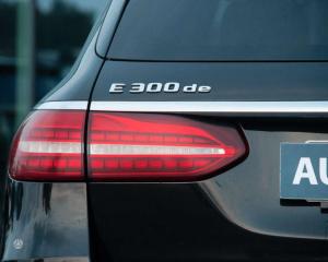 Melns Mercedes-Benz E 300 2020 Kauņa, ar dzinēja tilpumu 1.95 L un nobraukumu 176 tūkst. km par 23800 €, foto 10 vietnē AUTOMOTO.COM.LV