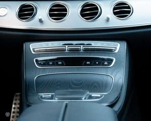 Melns Mercedes-Benz E 300 2020 Kauņa, ar dzinēja tilpumu 1.95 L un nobraukumu 176 tūkst. km par 23800 €, foto 14 vietnē AUTOMOTO.COM.LV
