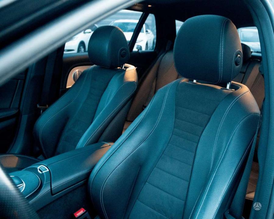 Melns Mercedes-Benz E 300 2020 Kauņa, ar dzinēja tilpumu 1.95 L un nobraukumu 176 tūkst. km par 23800 €, foto 27 vietnē AUTOMOTO.COM.LV
