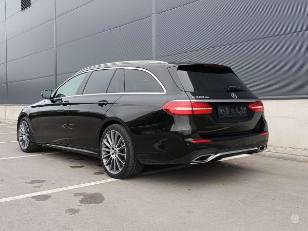 Melns Mercedes-Benz E 300 2020 Telšiai, ar dzinēja tilpumu 1.95 L un nobraukumu 260 tūkst. km par 19500 €, foto 10 vietnē AUTOMOTO.COM.LV