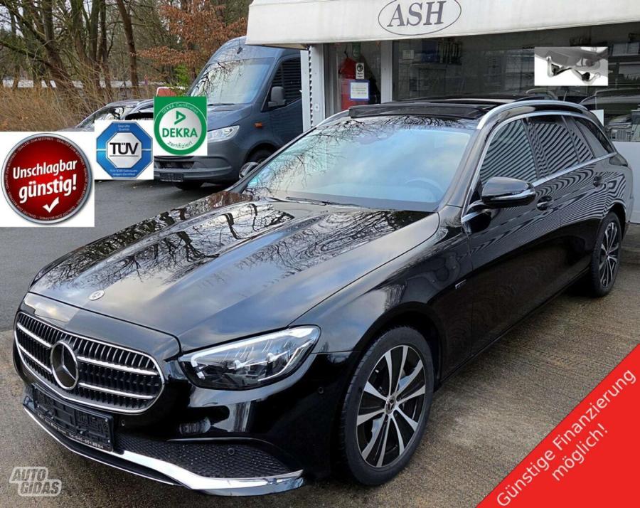 Melns Mercedes-Benz E 300 2021 Kauņa, ar dzinēja tilpumu 2.00 L un nobraukumu 80 tūkst. km par 32958 €, foto 1 vietnē AUTOMOTO.COM.LV