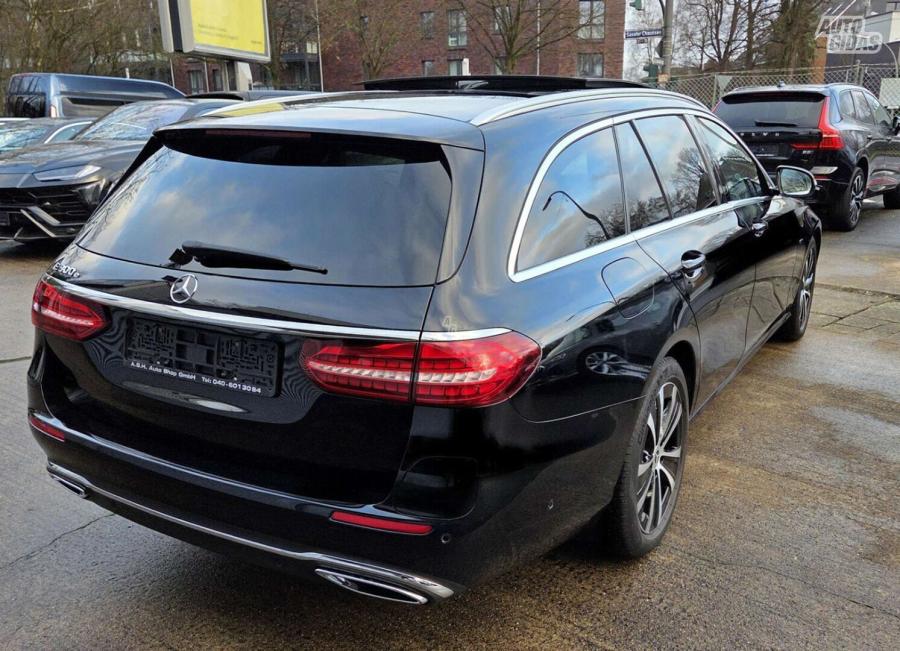 Melns Mercedes-Benz E 300 2021 Kauņa, ar dzinēja tilpumu 2.00 L un nobraukumu 80 tūkst. km par 32958 €, foto 12 vietnē AUTOMOTO.COM.LV