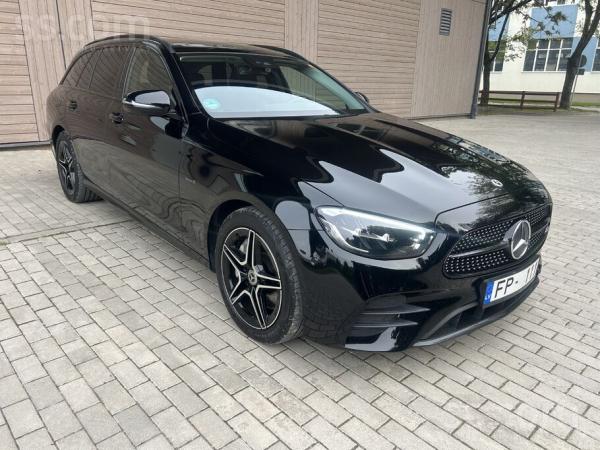 Black Mercedes-Benz E 300 2021 in Jelgava, with an engine capacity of 2.00 L and mileage of 0 thousand km for 26900 €, photo 4 on AUTOMOTO.COM.LV