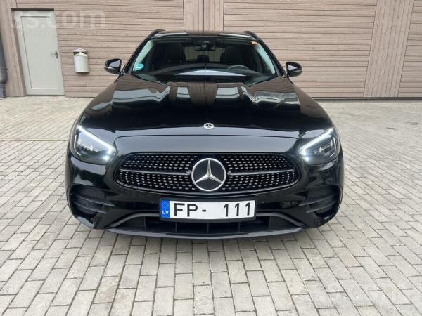 Black Mercedes-Benz E 300 2021 in Jelgava, with an engine capacity of 2.00 L and mileage of 0 thousand km for 26900 €, photo 5 on AUTOMOTO.COM.LV