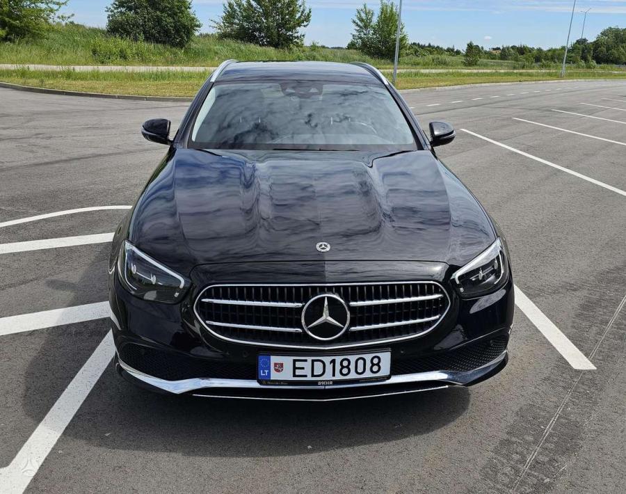 Black Mercedes-Benz E 300 2021 in Radviliskis, with an engine capacity of 1.95 L and mileage of 179 thousand km for 23900 €, photo 3 on AUTOMOTO.COM.LV