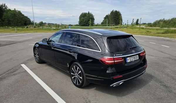 Melns Mercedes-Benz E 300 2021 Radviliškis, ar dzinēja tilpumu 1.95 L un nobraukumu 179 tūkst. km par 23900 €, foto 3 vietnē AUTOMOTO.COM.LV