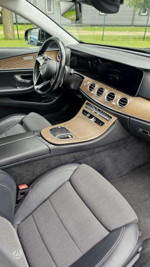Black Mercedes-Benz E 300 2021 in Radviliskis, with an engine capacity of 1.95 L and mileage of 179 thousand km for 23900 €, photo 9 on AUTOMOTO.COM.LV