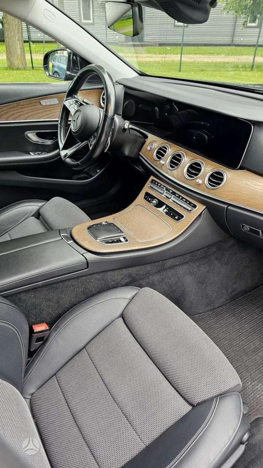 Black Mercedes-Benz E 300 2021 in Radviliskis, with an engine capacity of 1.95 L and mileage of 179 thousand km for 23900 €, photo 9 on AUTOMOTO.COM.LV