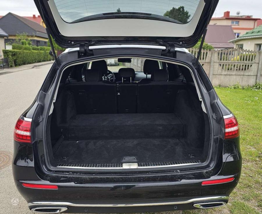 Black Mercedes-Benz E 300 2021 in Radviliskis, with an engine capacity of 1.95 L and mileage of 179 thousand km for 23900 €, photo 13 on AUTOMOTO.COM.LV