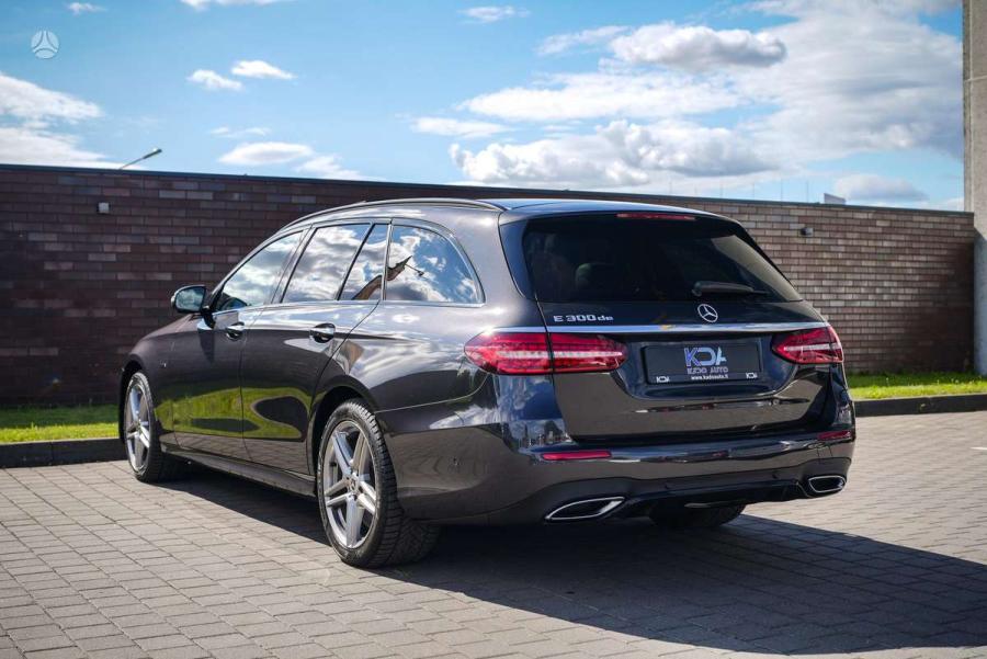 Melns Mercedes-Benz E 300 2021 Kauņa, ar dzinēja tilpumu 1.95 L un nobraukumu 114 tūkst. km par 28950 €, foto 8 vietnē AUTOMOTO.COM.LV