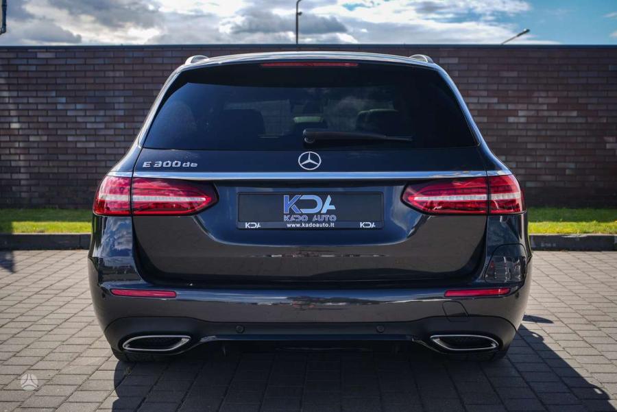 Melns Mercedes-Benz E 300 2021 Kauņa, ar dzinēja tilpumu 1.95 L un nobraukumu 114 tūkst. km par 28950 €, foto 9 vietnē AUTOMOTO.COM.LV