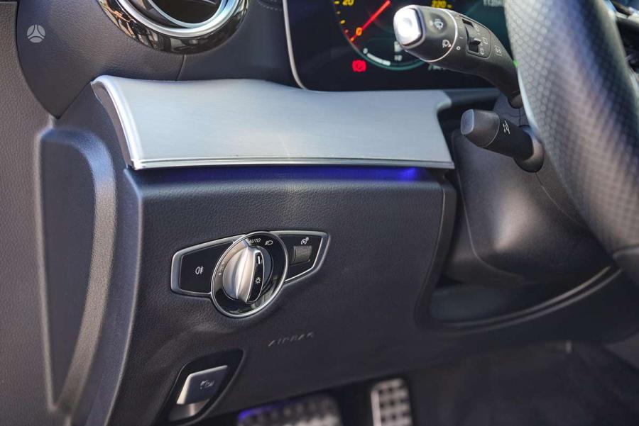 Melns Mercedes-Benz E 300 2021 Kauņa, ar dzinēja tilpumu 1.95 L un nobraukumu 114 tūkst. km par 28950 €, foto 31 vietnē AUTOMOTO.COM.LV