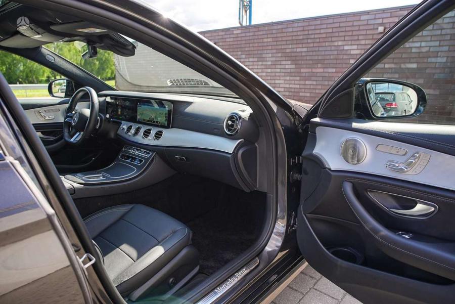 Melns Mercedes-Benz E 300 2021 Kauņa, ar dzinēja tilpumu 1.95 L un nobraukumu 114 tūkst. km par 28950 €, foto 40 vietnē AUTOMOTO.COM.LV