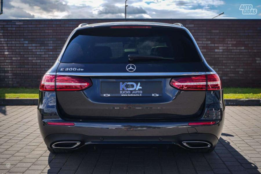 Melns Mercedes-Benz E 300 2021 Kauņa, ar dzinēja tilpumu 2.00 L un nobraukumu 114 tūkst. km par 28250 €, foto 9 vietnē AUTOMOTO.COM.LV