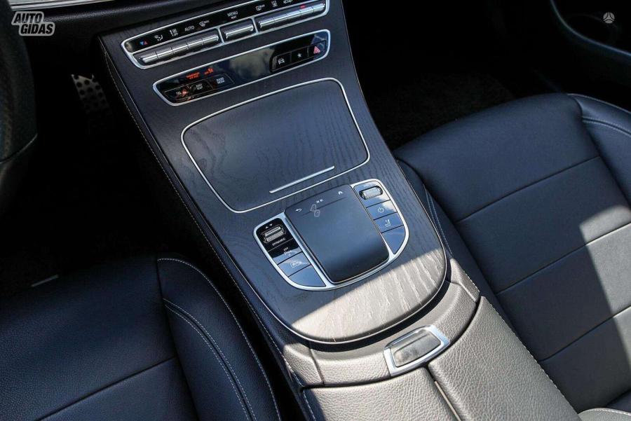 Melns Mercedes-Benz E 300 2021 Kauņa, ar dzinēja tilpumu 2.00 L un nobraukumu 114 tūkst. km par 28250 €, foto 21 vietnē AUTOMOTO.COM.LV