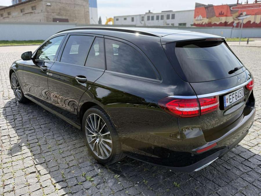 Melns Mercedes-Benz E 300 2021 Klaipėda, ar dzinēja tilpumu 1.95 L un nobraukumu 231 tūkst. km par 19500 €, foto 8 vietnē AUTOMOTO.COM.LV