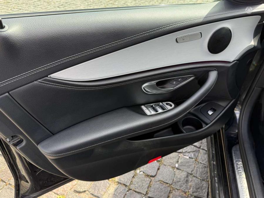 Melns Mercedes-Benz E 300 2021 Klaipėda, ar dzinēja tilpumu 1.95 L un nobraukumu 231 tūkst. km par 19500 €, foto 16 vietnē AUTOMOTO.COM.LV